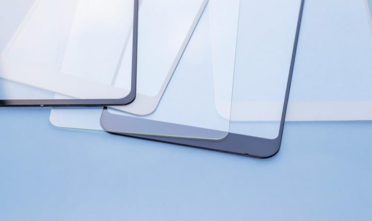 Can You Put a Screen Protector On A Cracked Screen? | myhalo