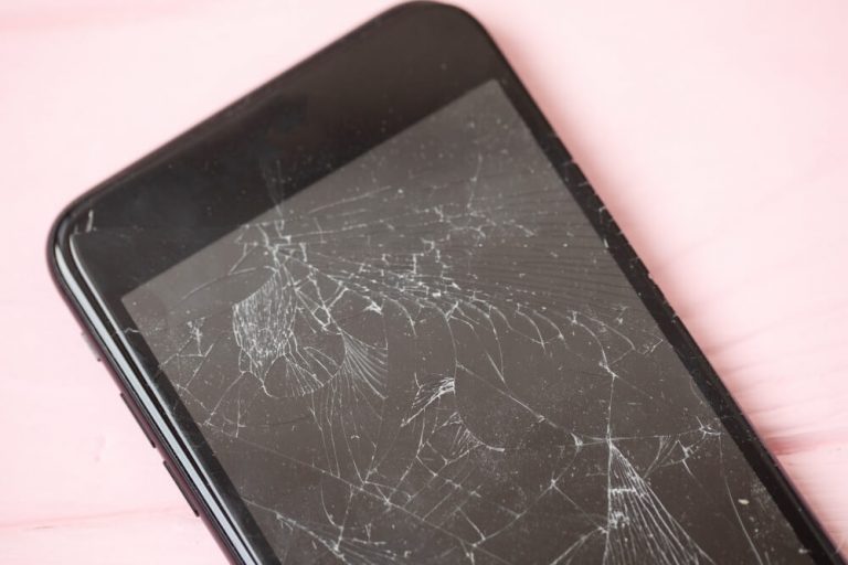 Can You Put a Screen Protector On A Cracked Screen? | myhalo